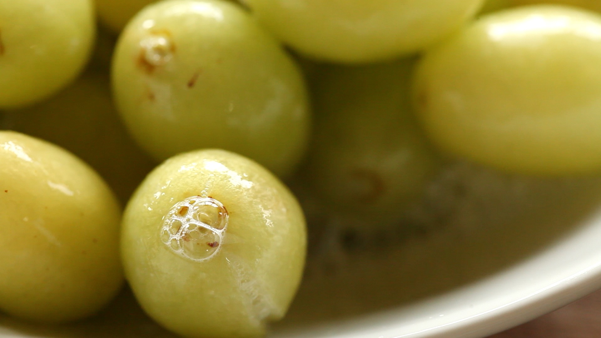 How to Turn Cheap Wine into Bubbly “Champagne” (and Make Fizzy Grapes ...